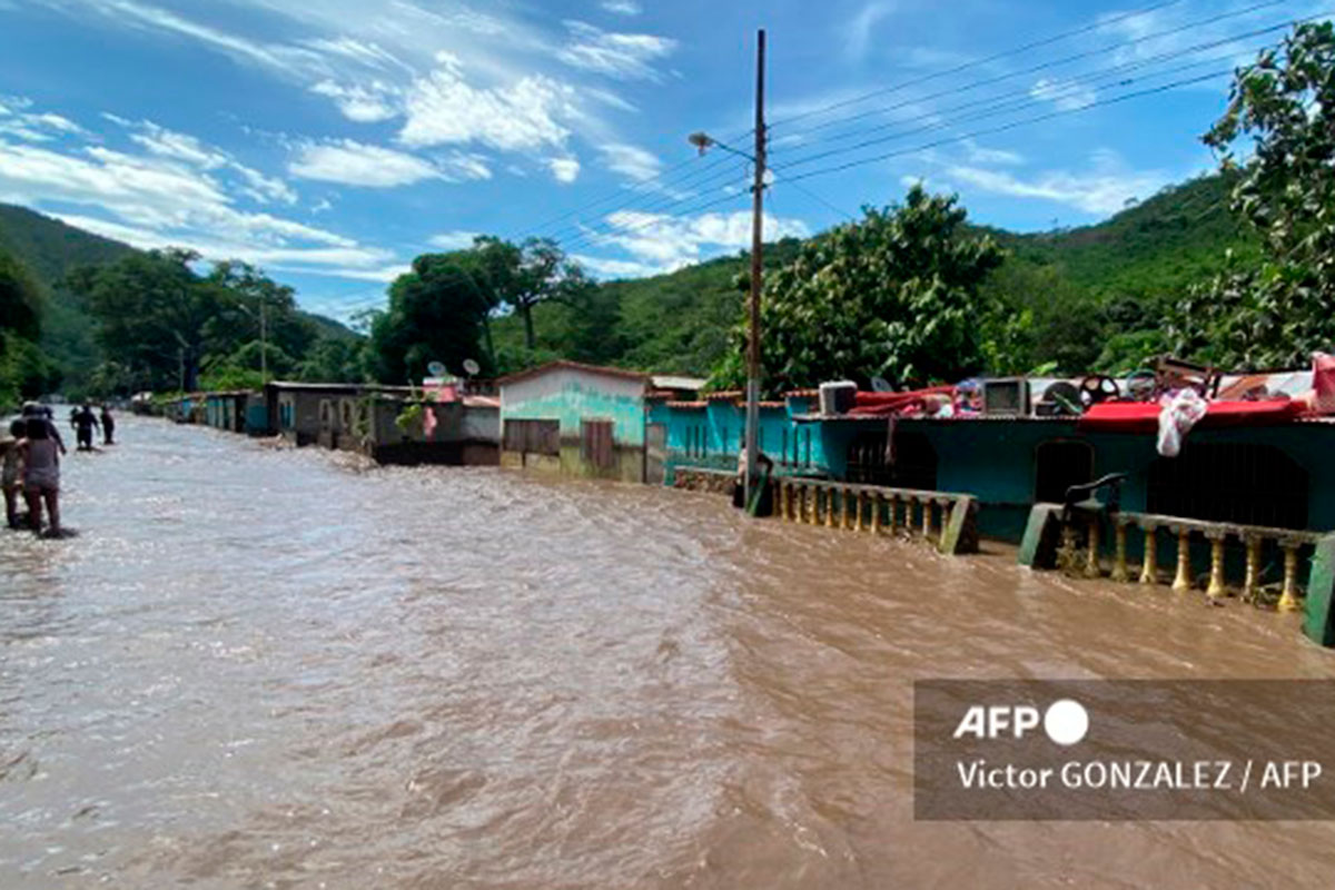 Huracán Beryl deja al menos siete muertos en el Caribe y se debilita camino a Jamaica - La Razón